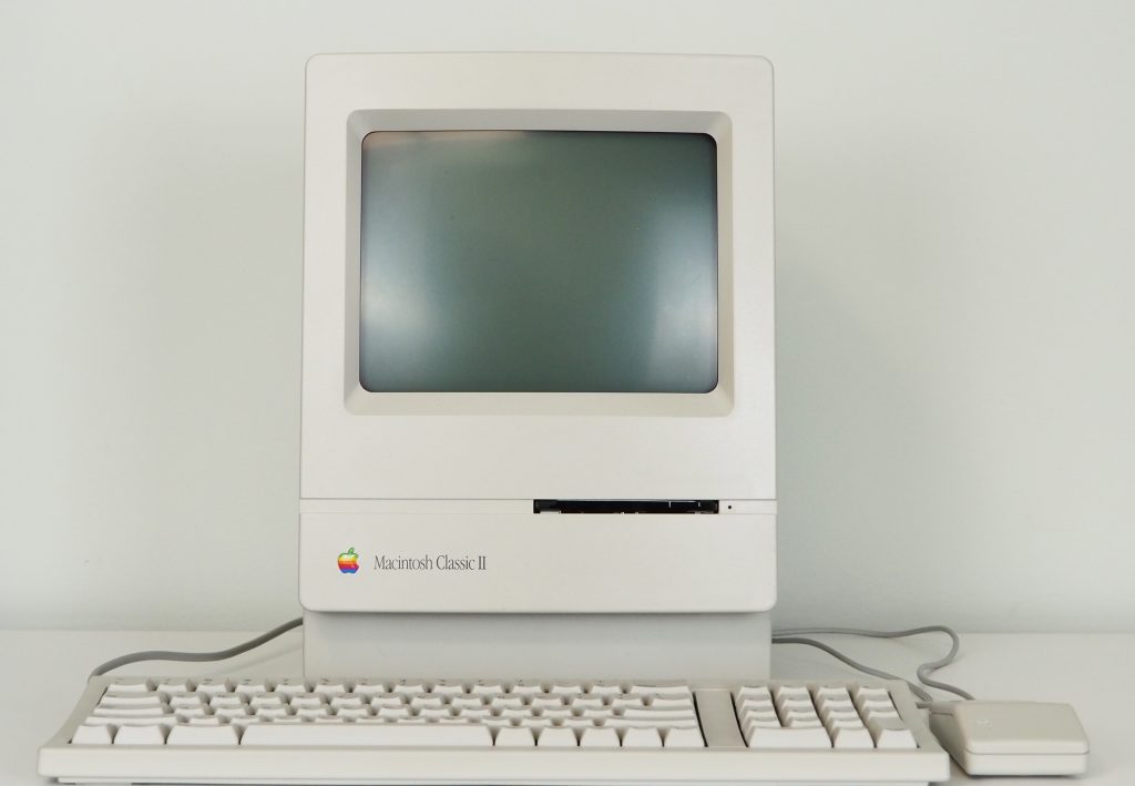 Apple Macintosh Classic II Serial Port
